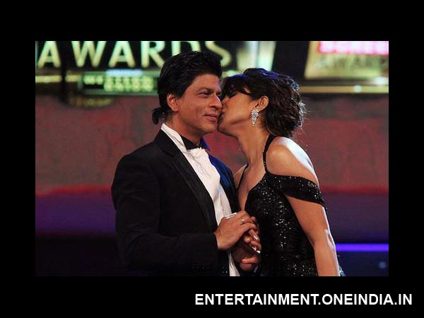 Shahrukh Khan Kiss Priyanka Chopra Kisses Shahrukh Khan Deepika Padukone Kiss Shahrukh Khan