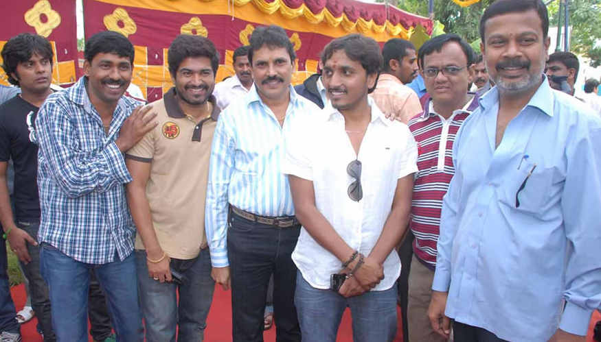 Addhuri Fan Photos | Addhuri Photos, Images, Pictures # 12048 - FilmiBeat