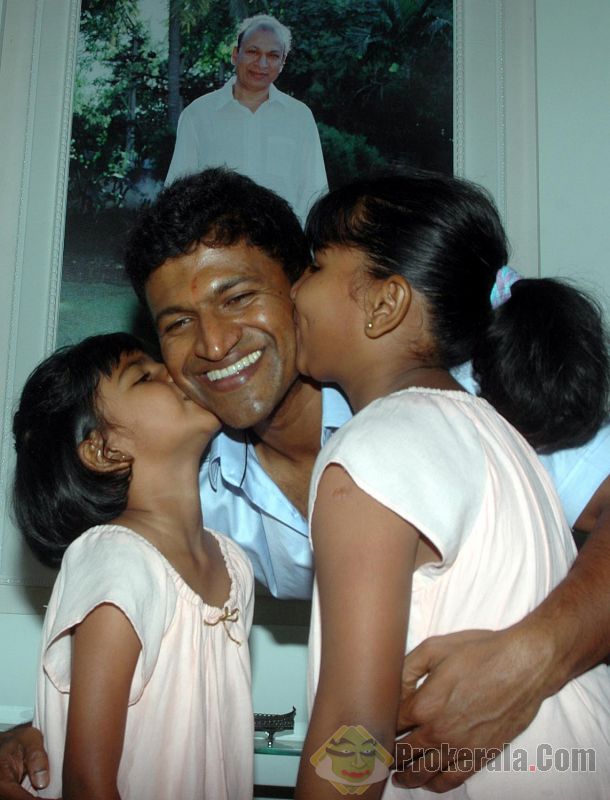 Darshan Fan Photos | Darshan Photos, Images, Pictures # 20302 - FilmiBeat