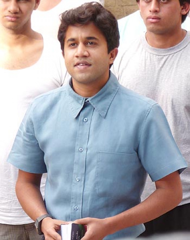 Omi Vaidya - Photos, Videos, Birthday, Latest News, Height In Feet ...