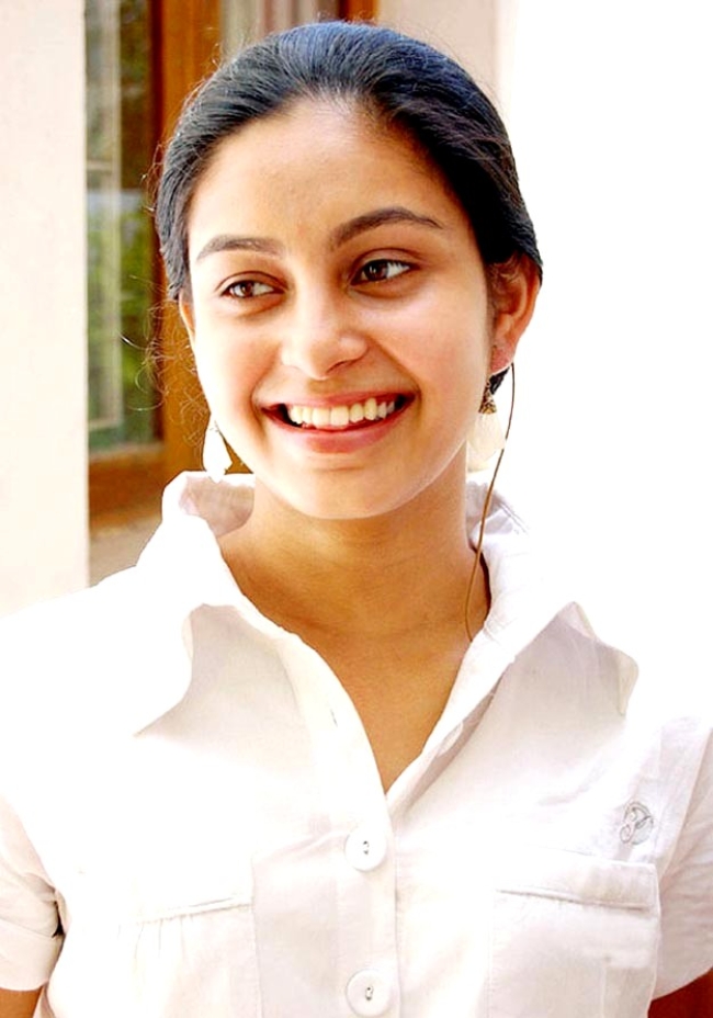 Abinaya - Photos, Videos, Birthday, Latest News, Height In Feet - FilmiBeat