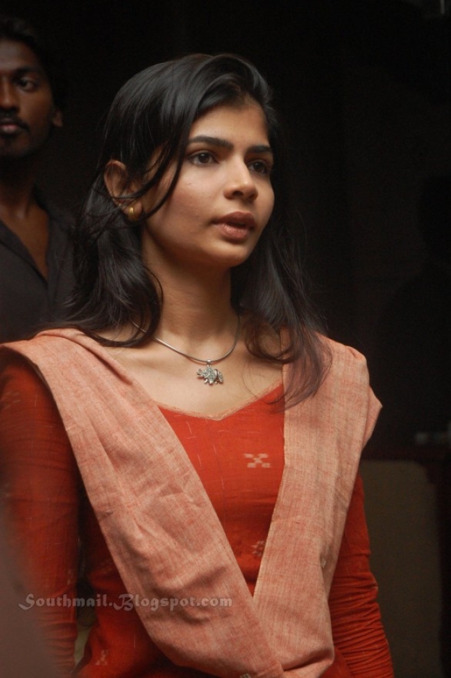 Chinmayi - Photos, Videos, Birthday, Latest News, Height In Feet ...