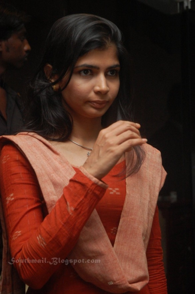 Chinmayi - Photos, Videos, Birthday, Latest News, Height In Feet ...