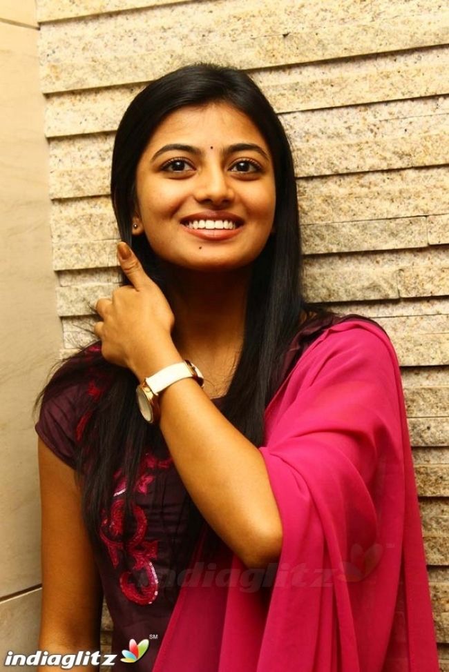 Anandhi (Anandi) - Photos, Videos, Birthday, Latest News, Height In ...