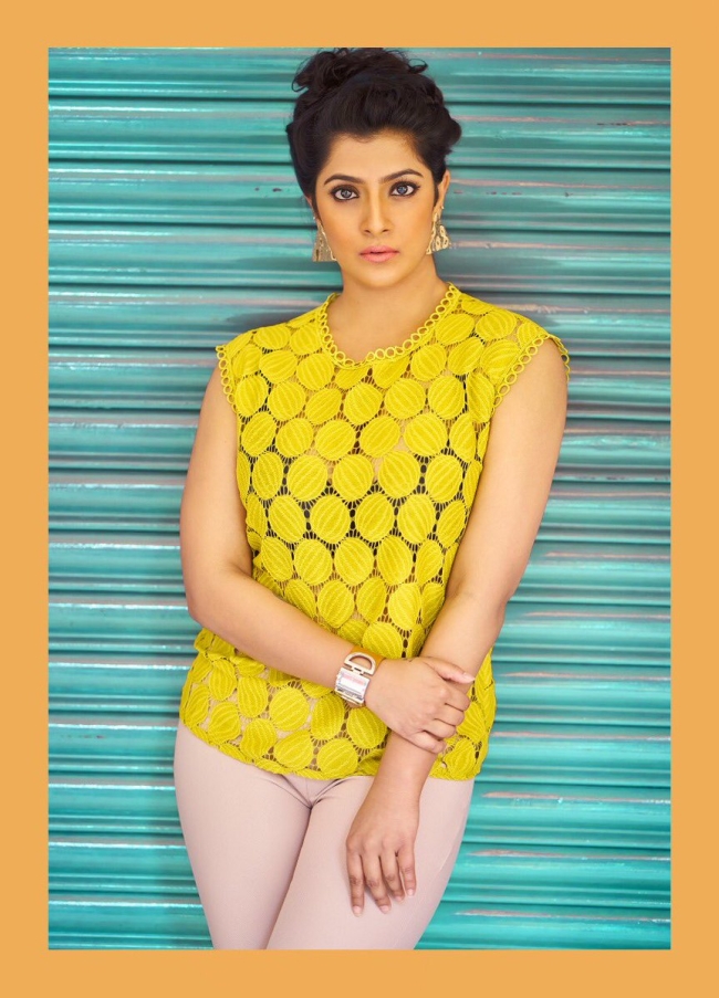 Varalaxmi Sarathkumar (Varalakshmi) - Photos, Videos, Birthday, Latest ...