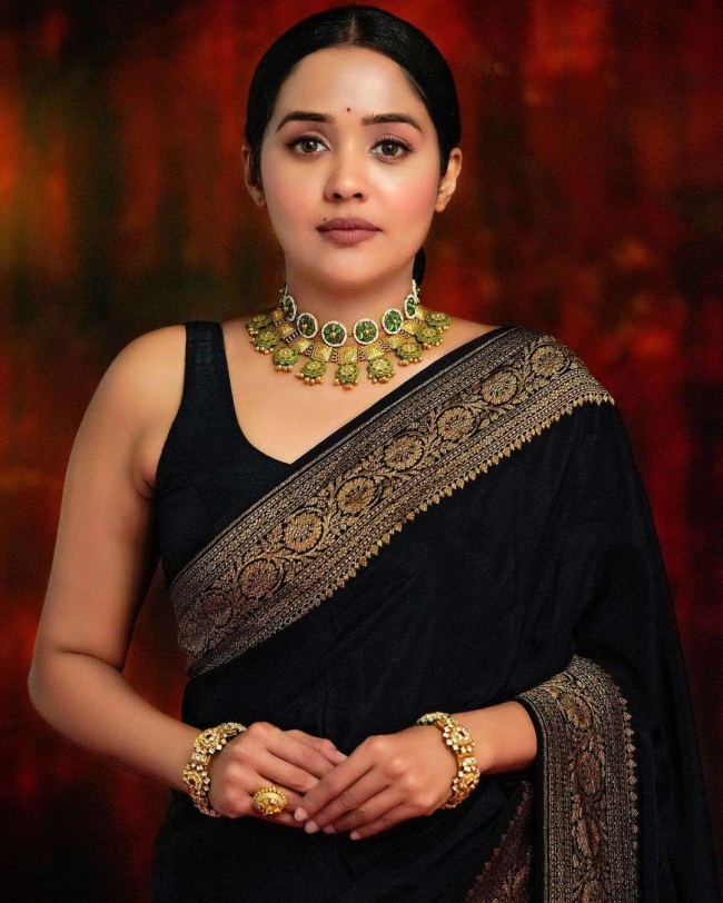 Ananya - Photos, Videos, Birthday, Latest News, Height In Feet - FilmiBeat