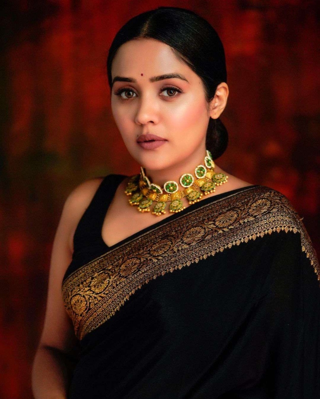 Ananya - Photos, Videos, Birthday, Latest News, Height In Feet - FilmiBeat