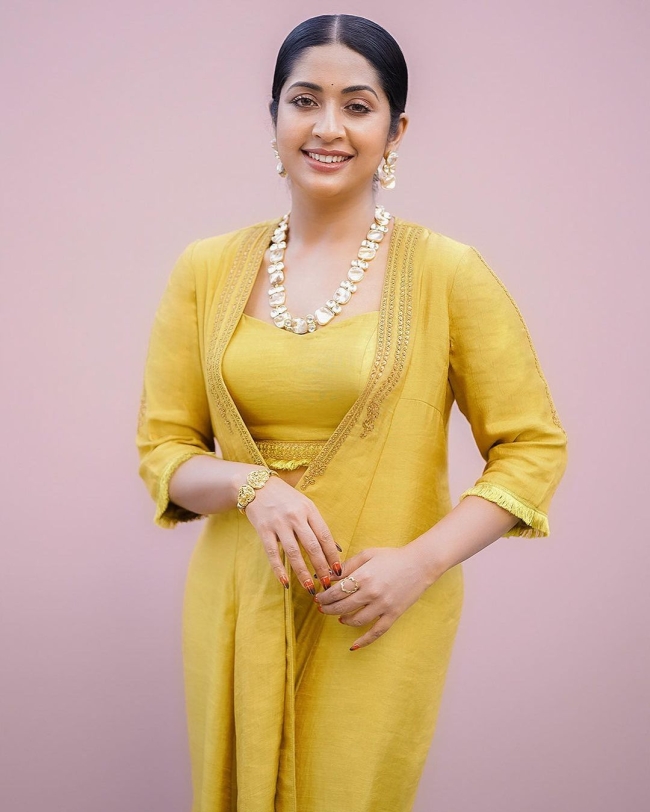 Navya Nair - Photos, Videos, Birthday, Latest News, Height In Feet ...