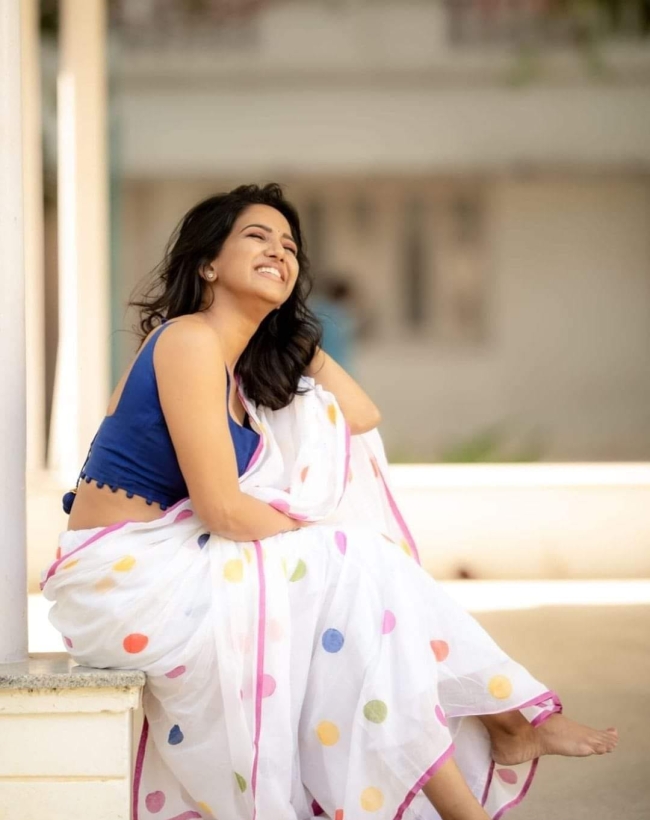 Pavani Reddy - Photos, Videos, Birthday, Latest News, Height In Feet ...