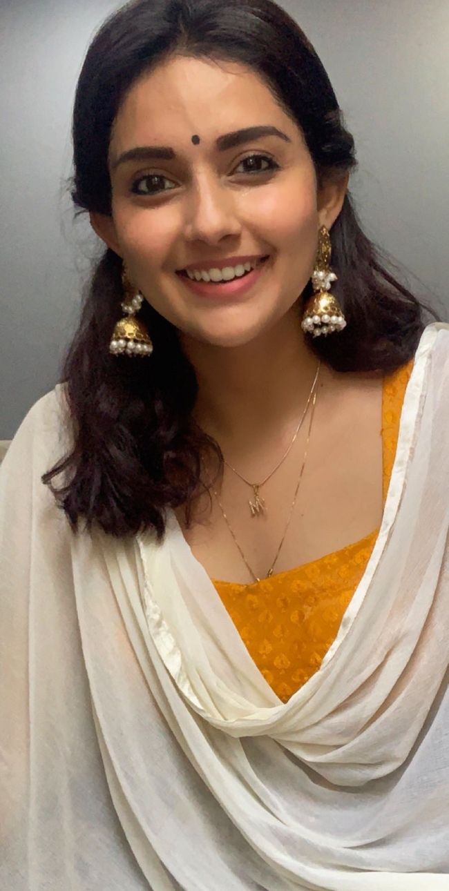 Mahima Nambiar - Photos, Videos, Birthday, Latest News, Height In Feet ...