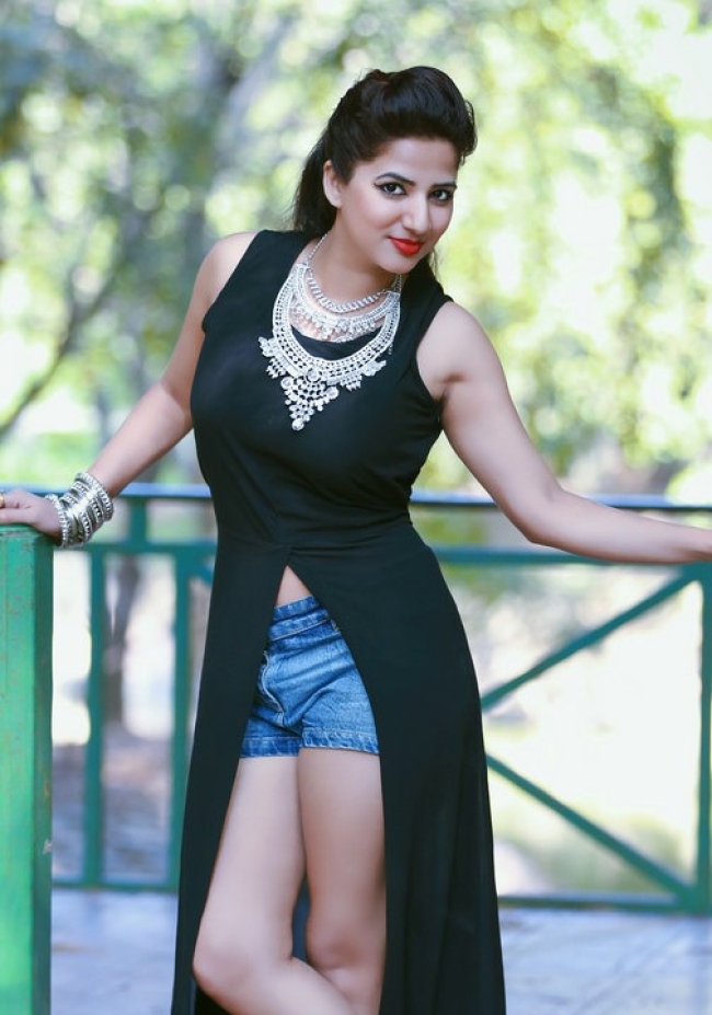 Kavya Sha - Photos, Videos, Birthday, Latest News, Height In Feet ...