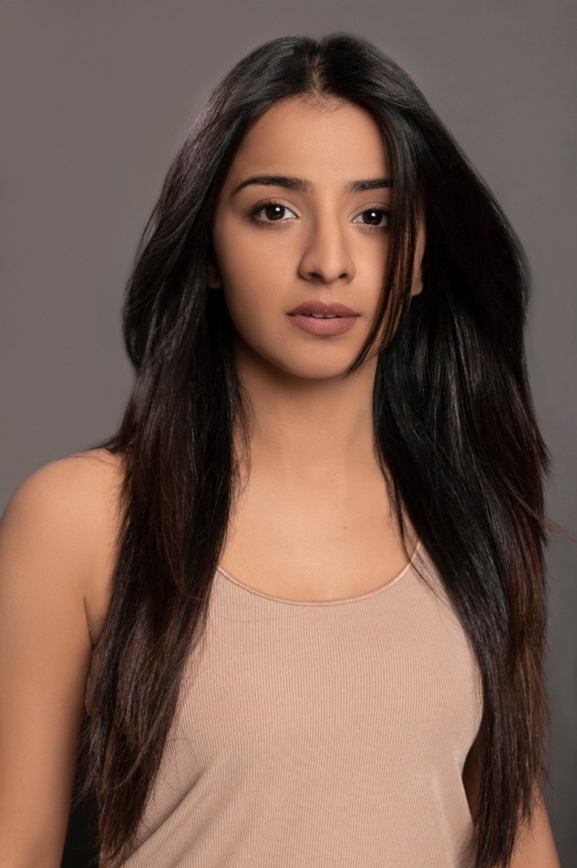 Mahima Makhwana - Photos, Videos, Birthday, Latest News, Height In Feet ...