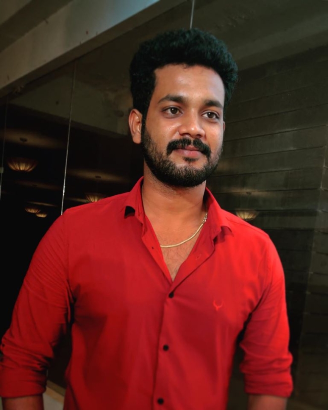 Kanna Ravi - Photos, Videos, Birthday, Latest News, Height In Feet ...