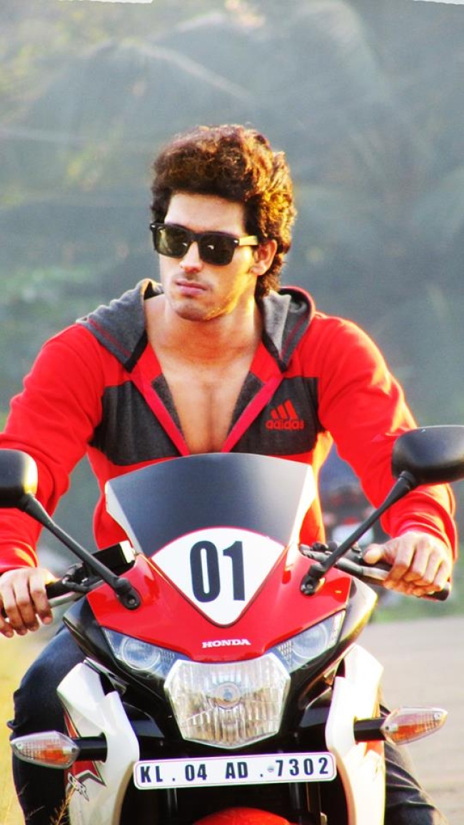 Aadhil Unais Hussain - Photos, Videos, Birthday, Latest News, Height In ...