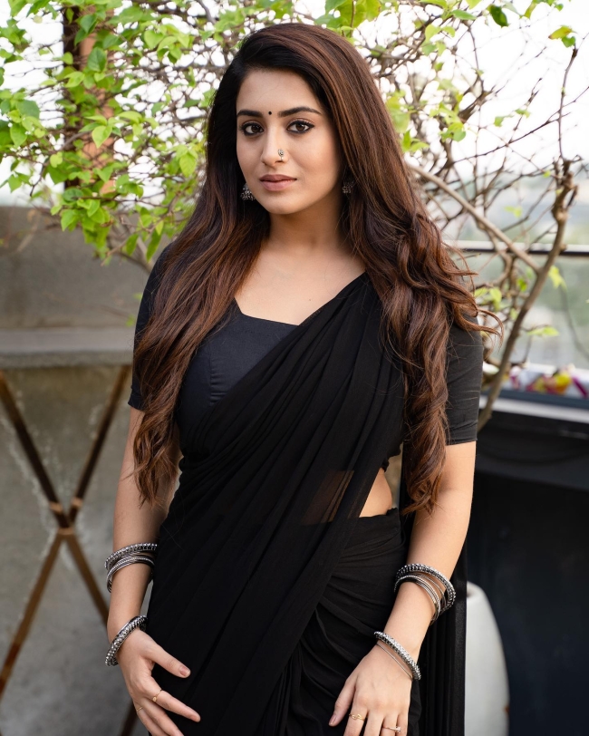 Rashi Singh - Photos, Videos, Birthday, Latest News, Height In Feet ...