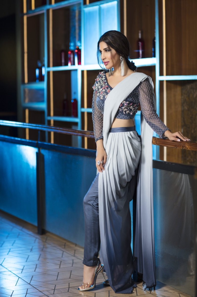 Sophie Choudry - Photos, Videos, Birthday, Latest News, Height In Feet ...