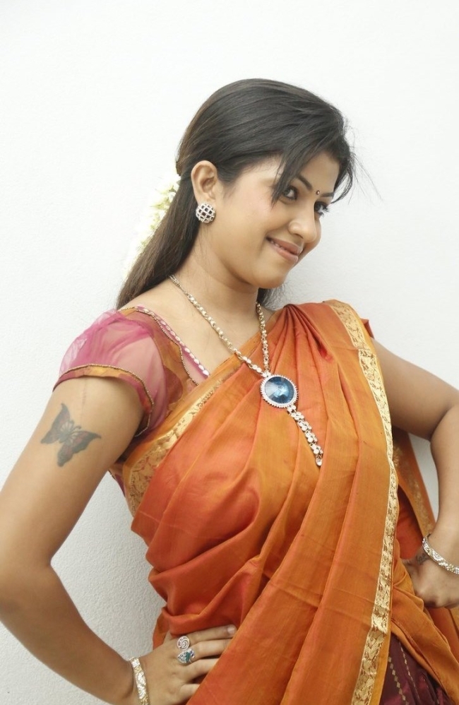Geethanjali - Photos, Videos, Birthday, Latest News, Height In Feet ...