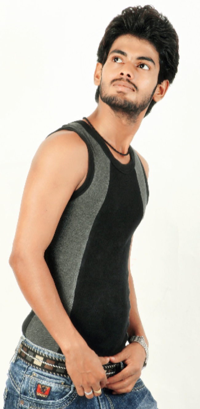 Kunal Khemu - Photos, Videos, Birthday, Latest News, Height In Feet ...