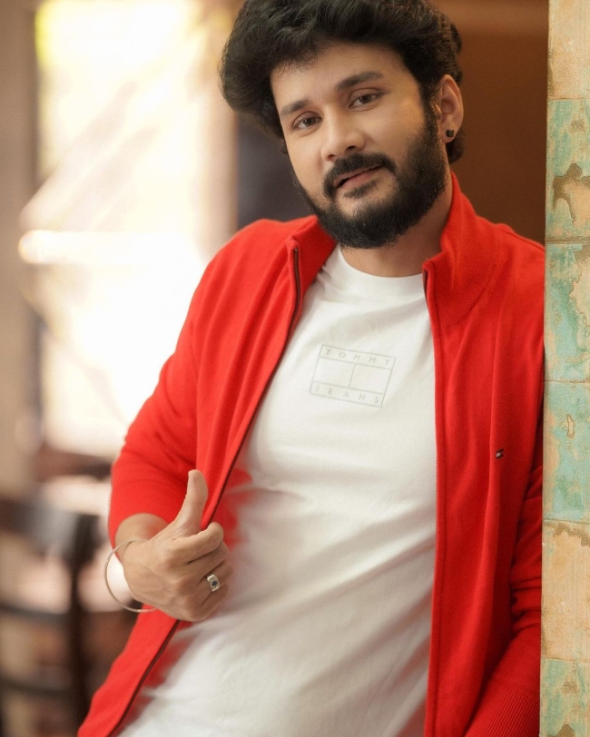 Vishnu Vijay - Photos, Videos, Birthday, Latest News, Height In Feet ...