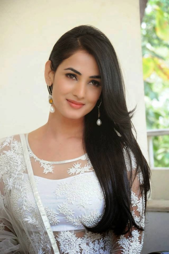 Sonal Chauhan - Photos, Videos, Birthday, Latest News, Height In Feet ...