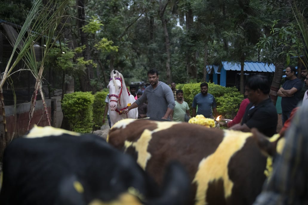 Darshan Fan Photos | Darshan Pictures, Images - 15729 - FilmiBeat