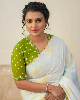 Sithara Krishnakumar Fan Photos | Sithara Krishnakumar Pictures, Images ...