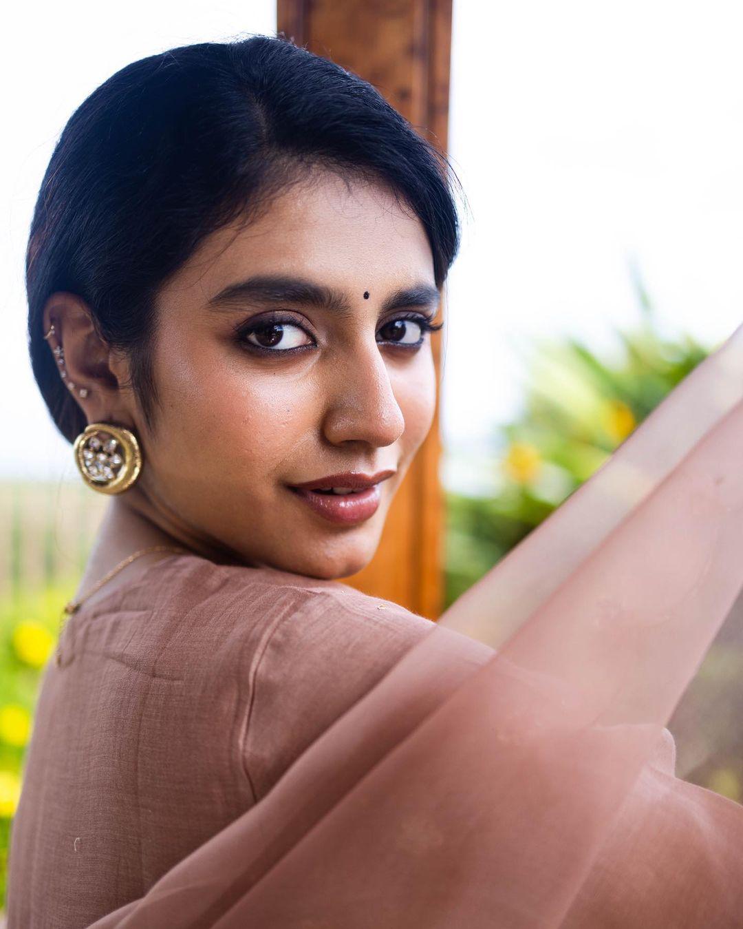 Priya Prakash Varrier Fan Photos | Priya Prakash Varrier Pictures ...