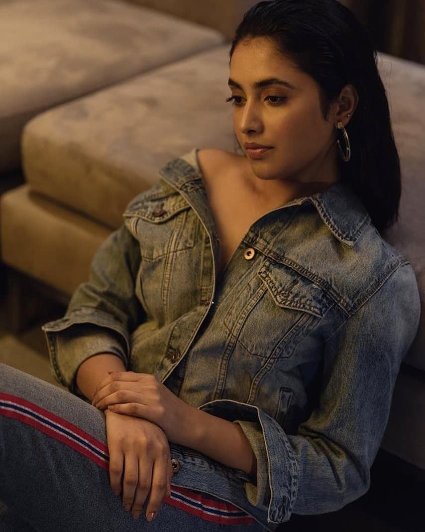 Priyanka Arul Mohan Fan Photos | Priyanka Arul Mohan Pictures, Images ...