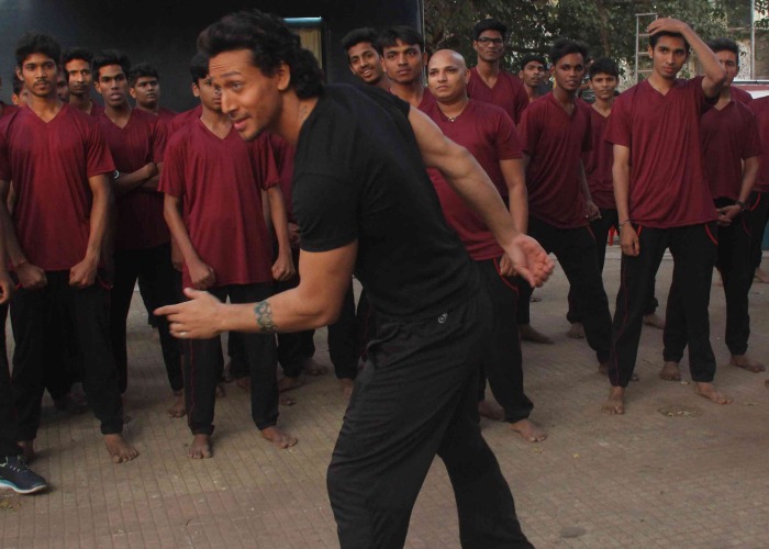 Baaghi (Baaghi Story) Fan Photos | Baaghi Photos, Images, Pictures ...