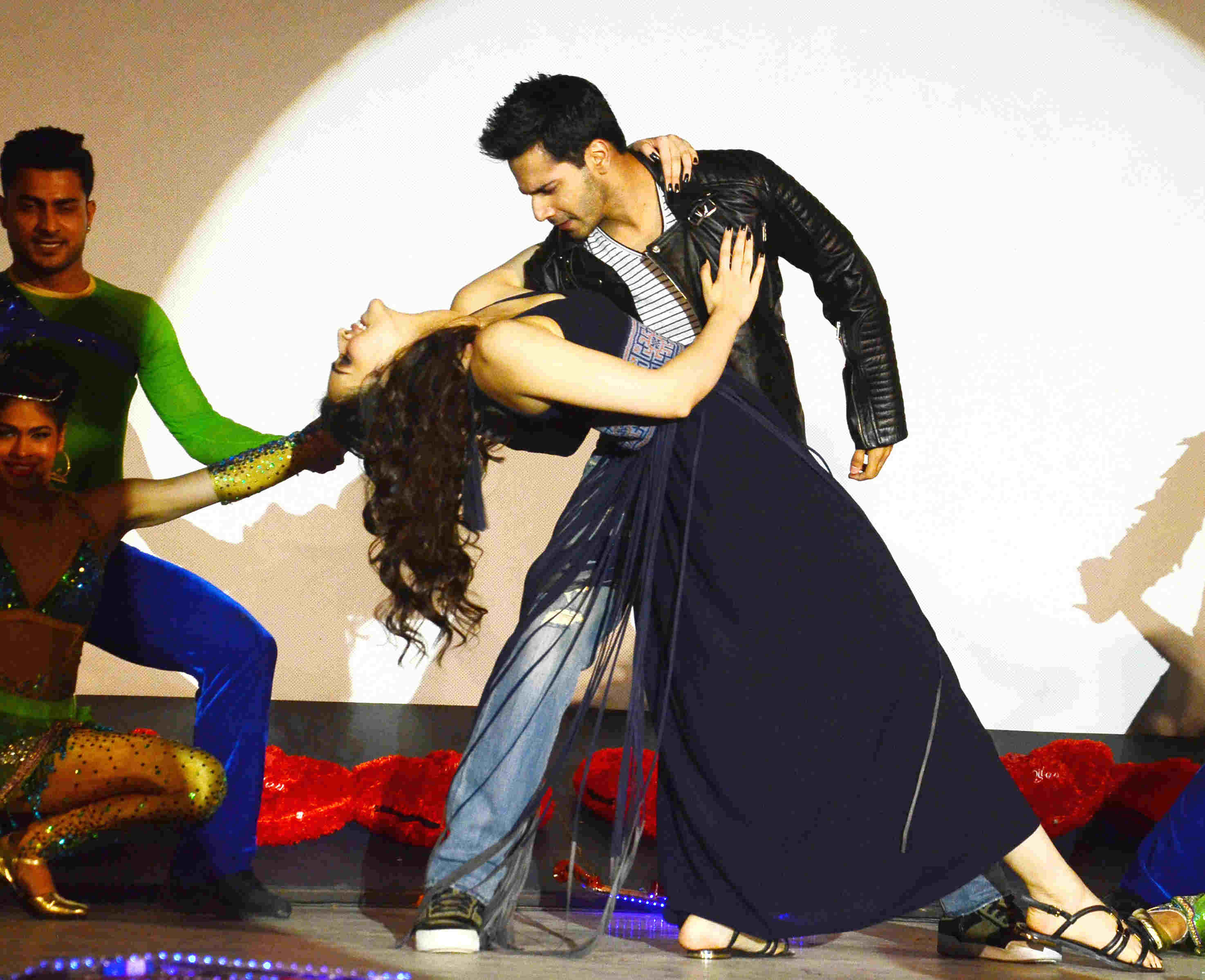 Dilwale (Dilwale 2015) Fan Photos | Dilwale Photos, Images, Pictures ...