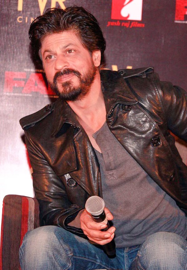 Fan (Fan Shahrukh Khan) Fan Photos | Fan Photos, Images, Pictures ...