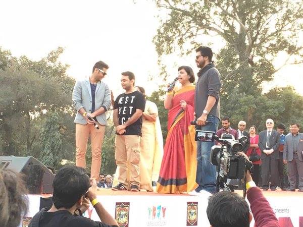 Fan (Fan Shahrukh Khan) Fan Photos | Fan Photos, Images, Pictures ...