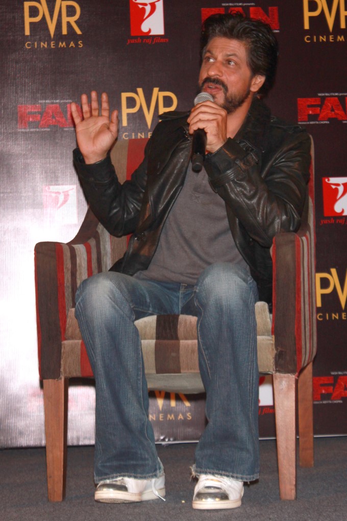 Fan (Fan Shahrukh Khan) Fan Photos | Fan Photos, Images, Pictures ...