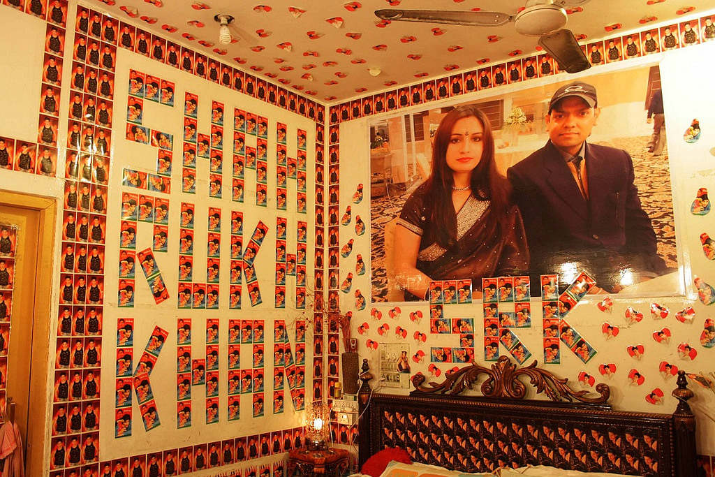 Fan (Fan Shahrukh Khan) Fan Photos | Fan Photos, Images, Pictures ...