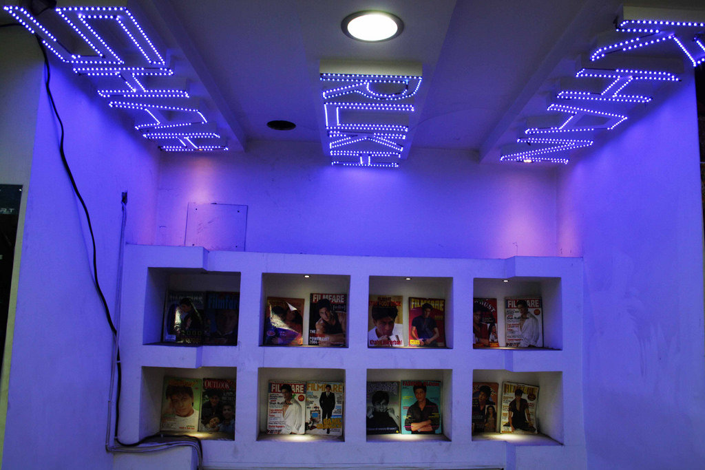 Fan (Fan Shahrukh Khan) Fan Photos | Fan Photos, Images, Pictures ...