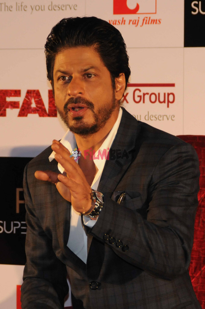 Fan (Fan Shahrukh Khan) Fan Photos | Fan Photos, Images, Pictures ...