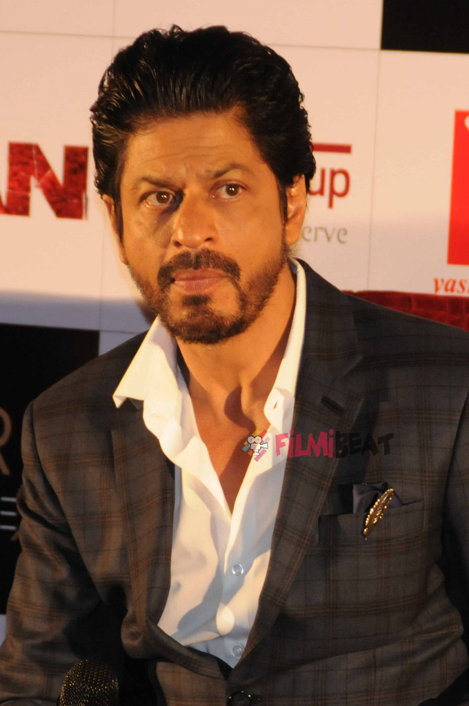 Fan (Fan Shahrukh Khan) Fan Photos | Fan Photos, Images, Pictures ...