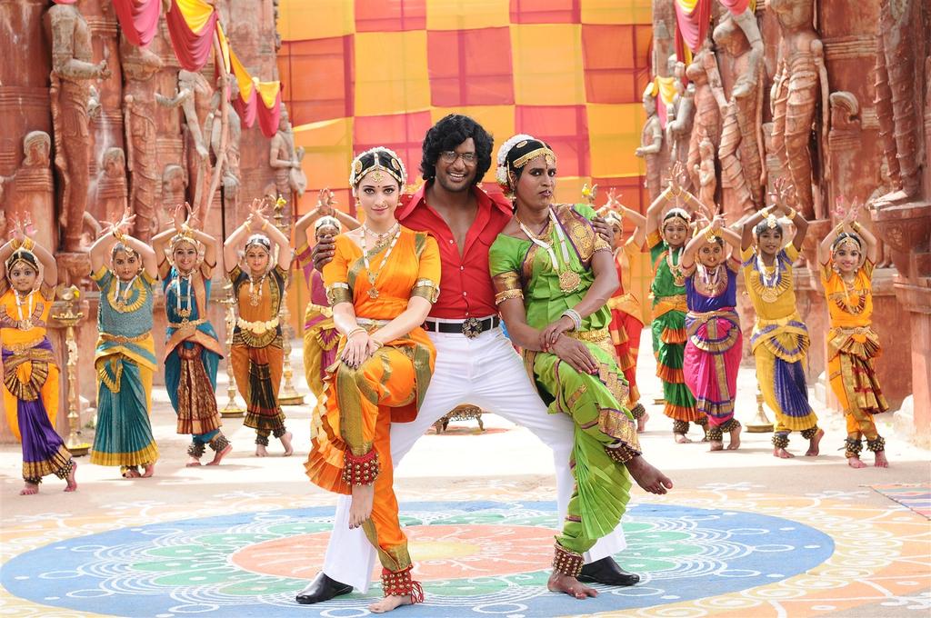 Kaththi Sandai (Kathi Sandai) Fan Photos | Kaththi Sandai Photos ...