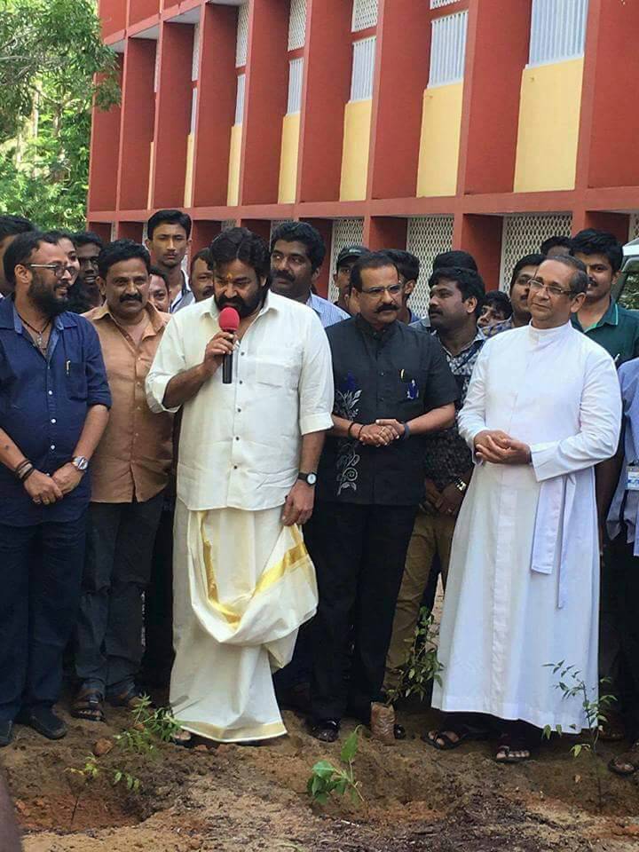 Velipadinte Pusthakam (2017) (Mohanlal Velipadinte Pusthakam) Fan ...