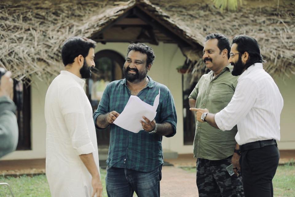 Pathinettam Padi Fan Photos | Pathinettam Padi Photos, Images, Pictures ...