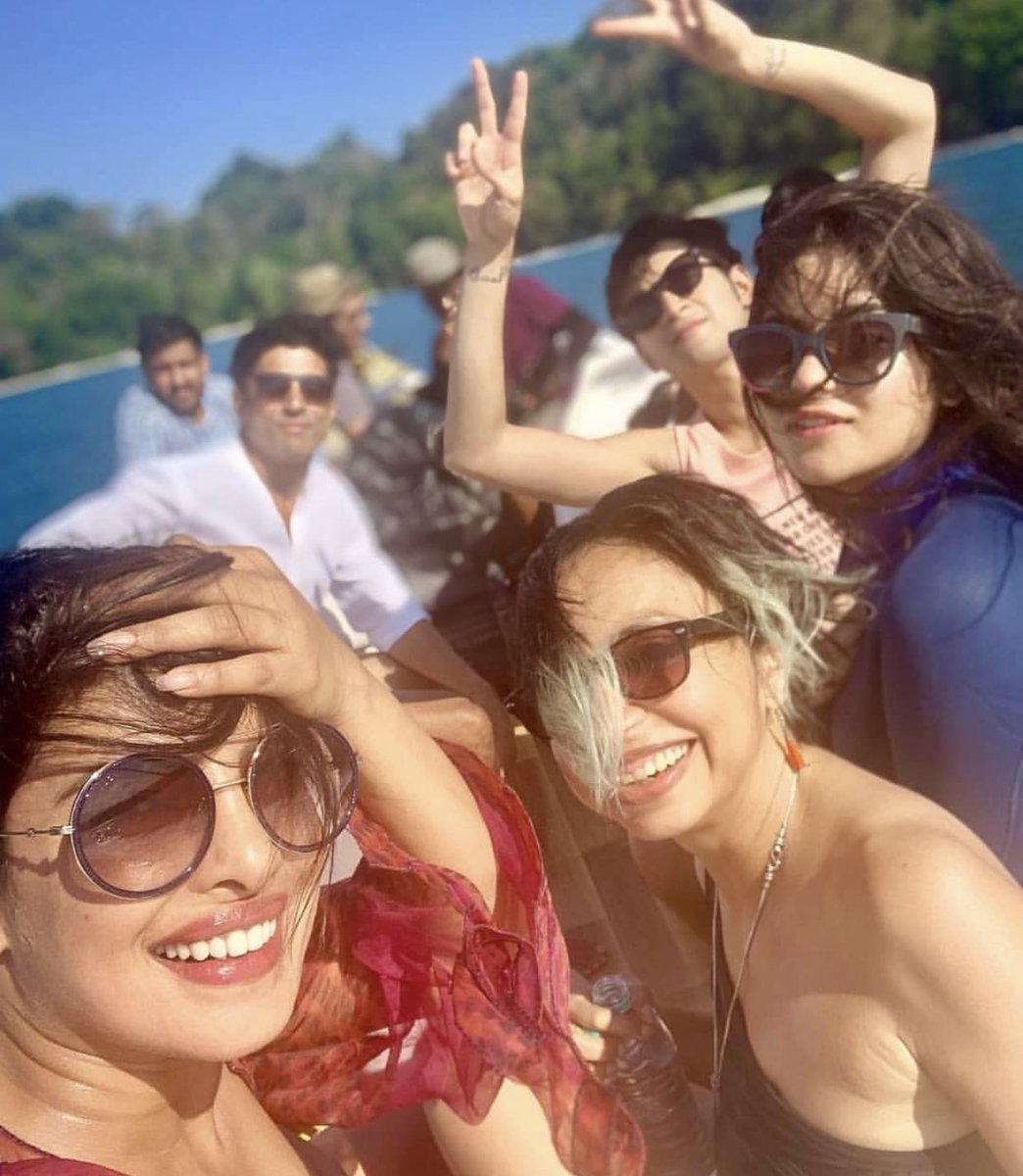 The Sky Is Pink Fan Photos | The Sky Is Pink Photos, Images, Pictures ...