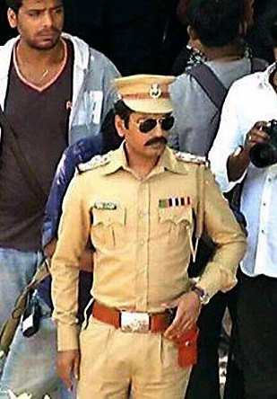 Raees (Raees Cast) Fan Photos | Raees Photos, Images, Pictures # 38995 ...