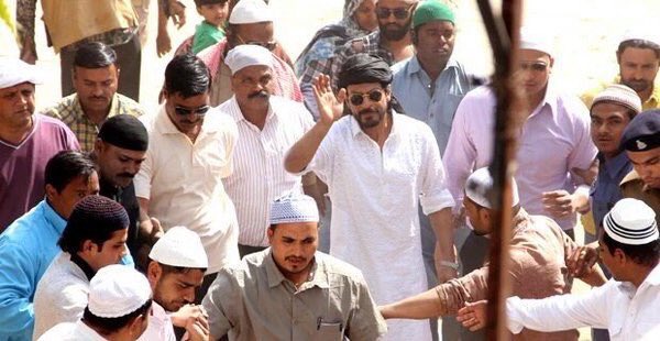 Raees (Raees Cast) Fan Photos | Raees Photos, Images, Pictures # 39183 ...