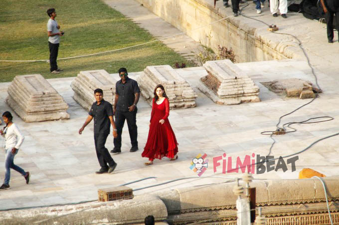 Raees (Raees Cast) Fan Photos | Raees Photos, Images, Pictures # 39248 ...