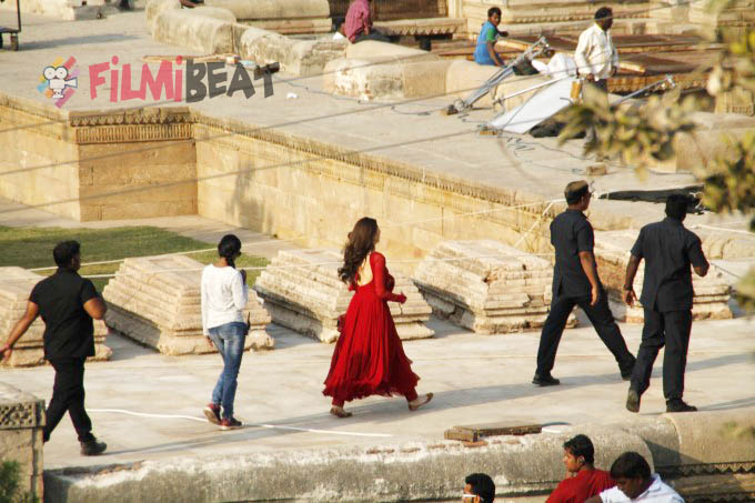 Raees (Raees Cast) Fan Photos | Raees Photos, Images, Pictures # 39257 ...