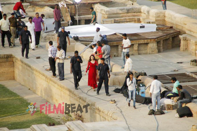 Raees (Raees Cast) Fan Photos | Raees Photos, Images, Pictures # 39258 ...