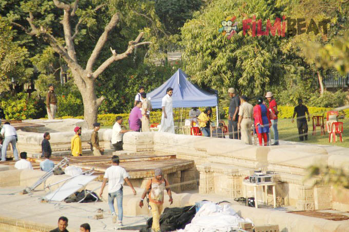 Raees (Raees Cast) Fan Photos | Raees Photos, Images, Pictures # 39267 ...