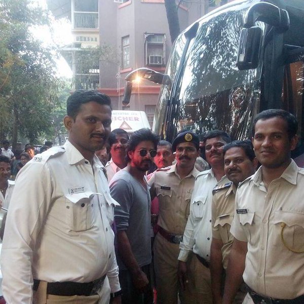 Raees (Raees Cast) Fan Photos | Raees Photos, Images, Pictures # 39943 ...