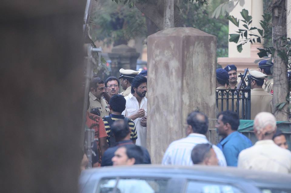 Raees (Raees Cast) Fan Photos | Raees Photos, Images, Pictures # 40021 ...