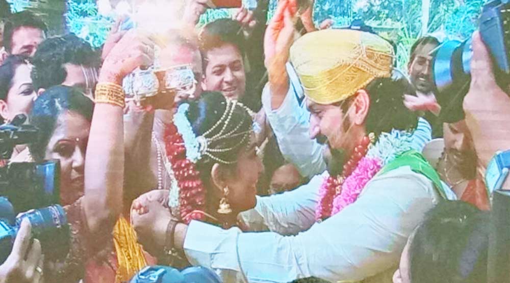 Santhu Straight Forward Fan Photos | Santhu Straight Forward Photos ...